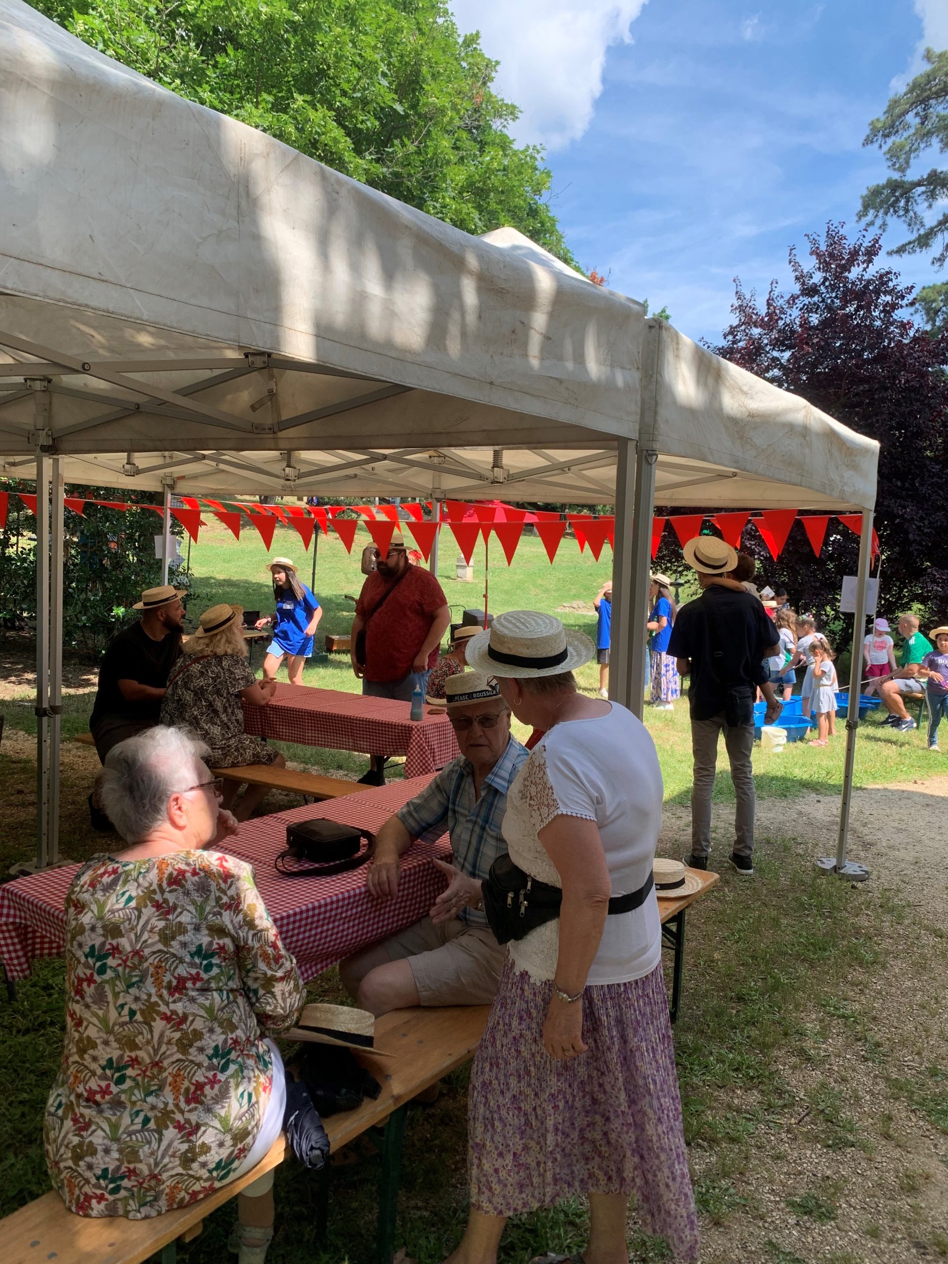 Une première édition réussie pour le gouter guinguette du CCAS ...